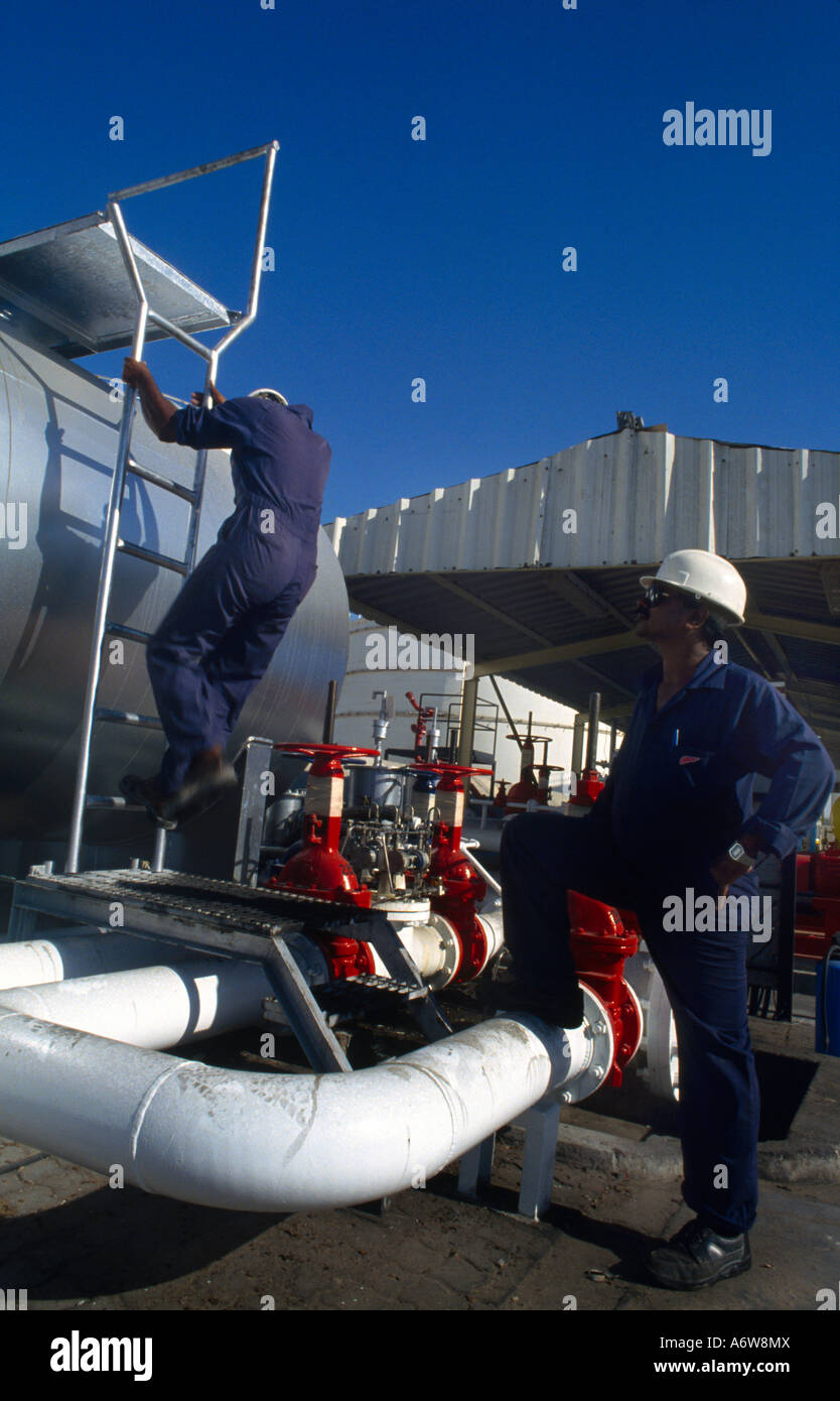 Oil tanker dubai uae -Fotos und -Bildmaterial in hoher Auflösung – Alamy