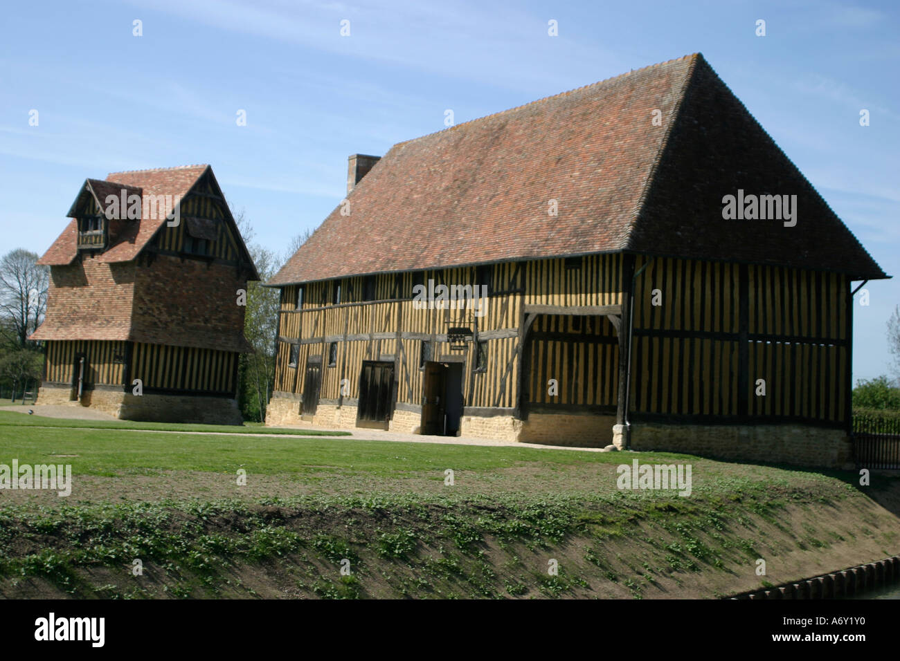 Das Bauernhaus im Château de Crèvecoeur En Auge Normandie Frankreich Stockfotografie - Alamy