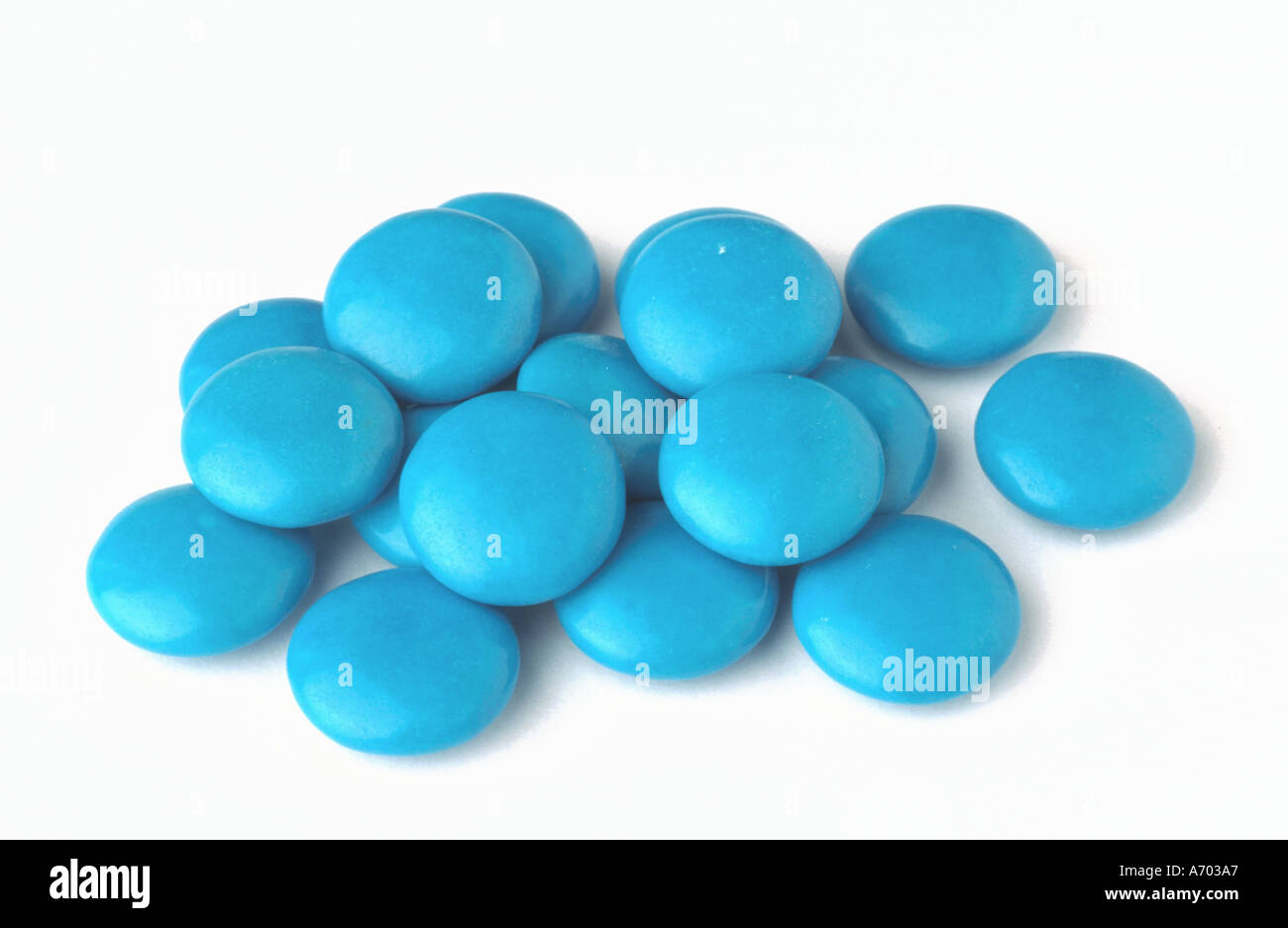 Blaue smarties -Fotos und -Bildmaterial in hoher Auflösung – Alamy