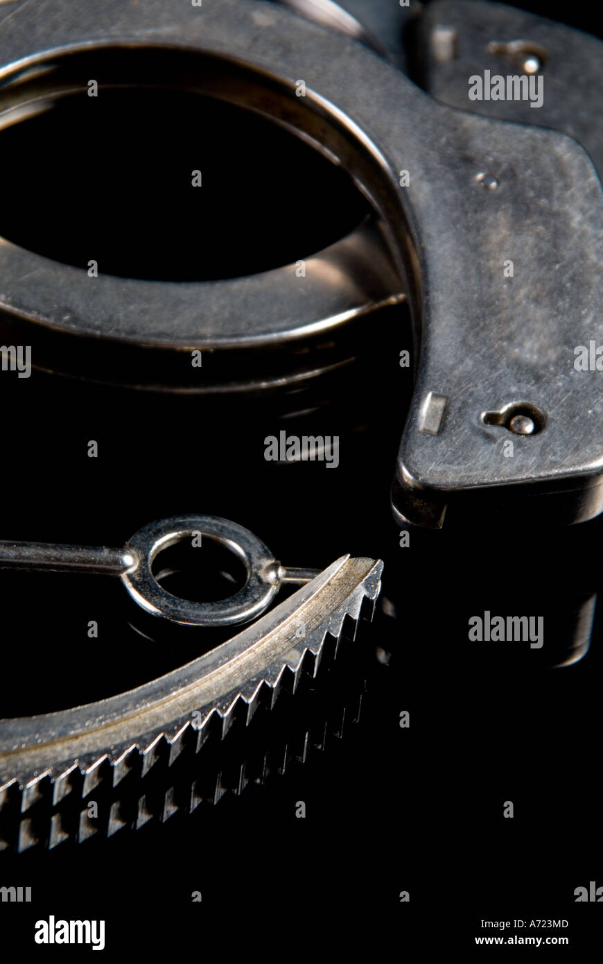 Handschellen Festnahme Zurückhaltung Stockfotos und -bilder Kaufen - Alamy