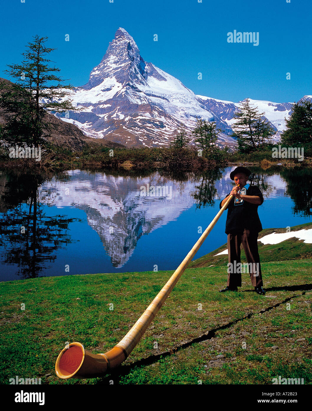 Alphorne blower -Fotos und -Bildmaterial in hoher Auflösung – Alamy