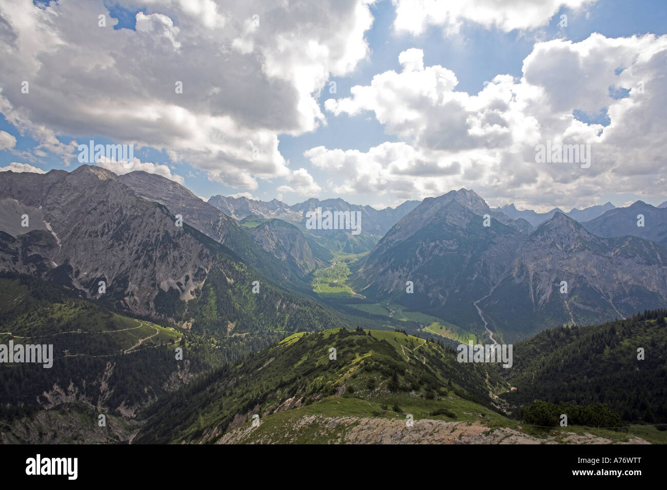 Karwendel Region, Plumsjoch Alp, Seeberg Peak und Moonlight Peak im ...