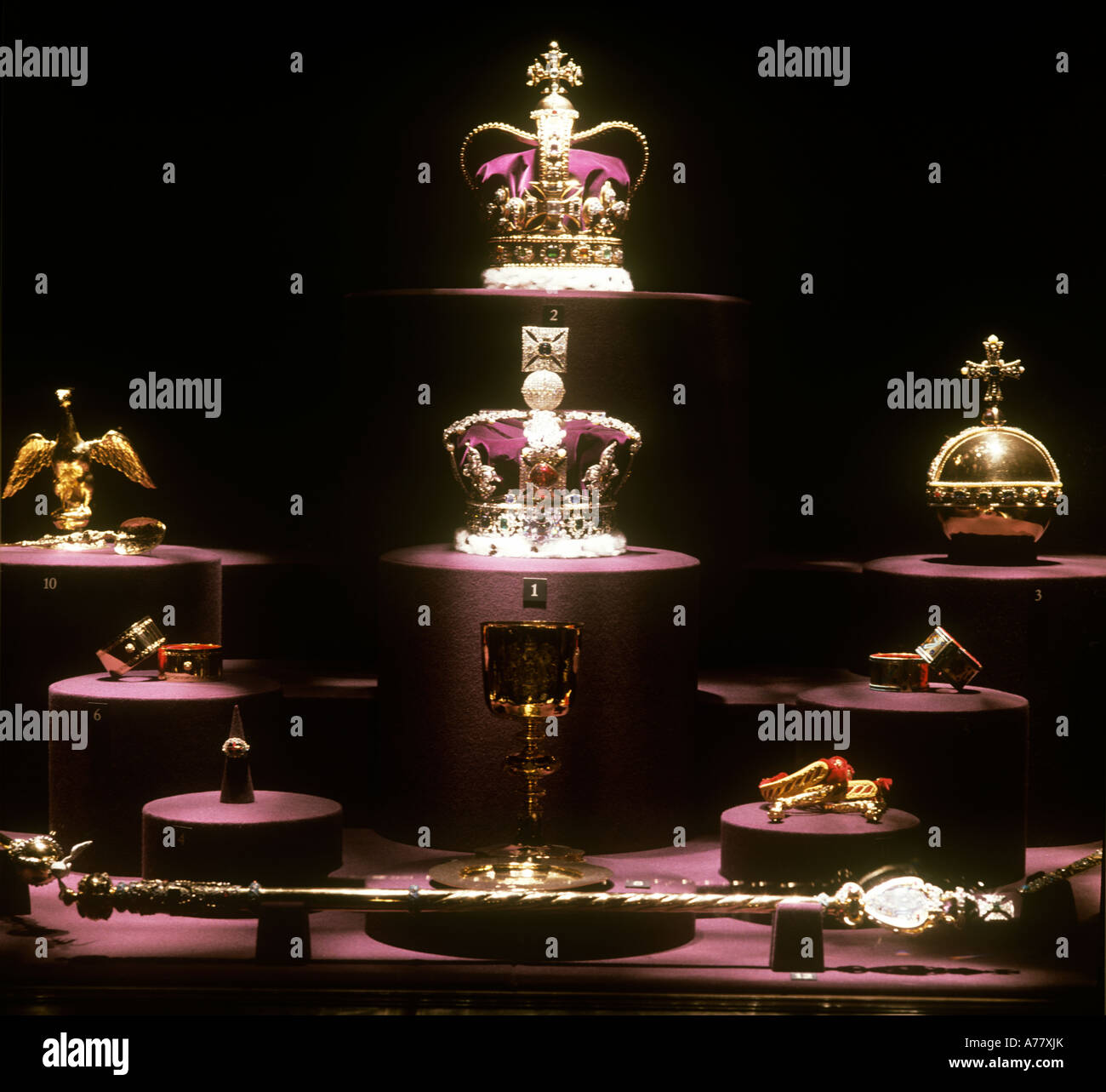 The tower of london crown jewels -Fotos und -Bildmaterial in hoher ...