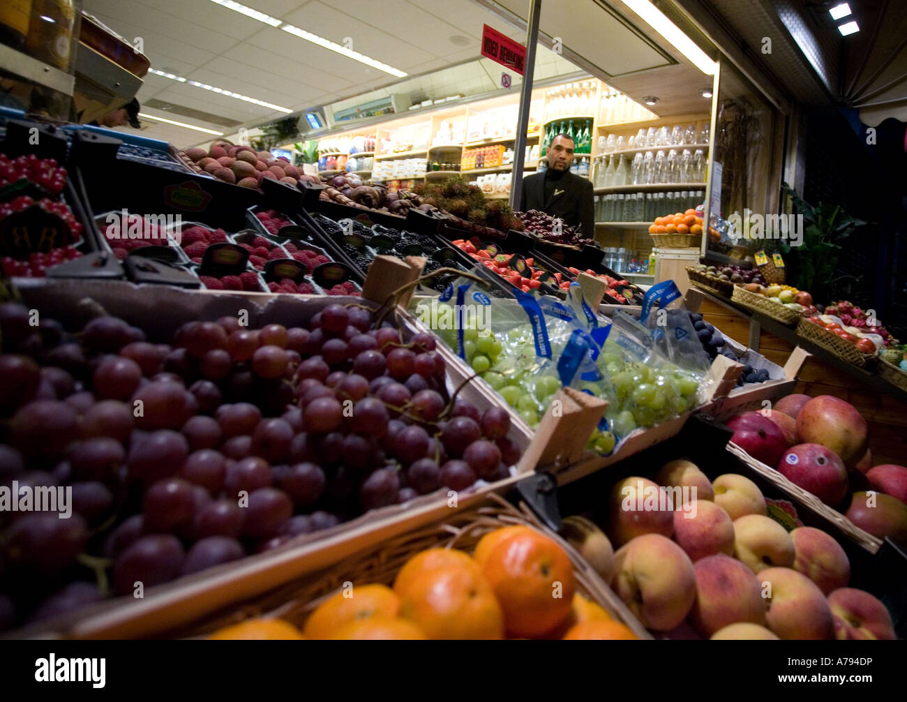 Souvenir shop on cathedral -Fotos und -Bildmaterial in hoher Auflösung ...