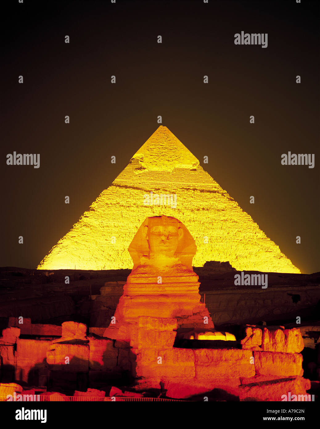 Beleuchtete Sphinx und Pyramide von Gizeh-Ägypten Stockfotografie - Alamy