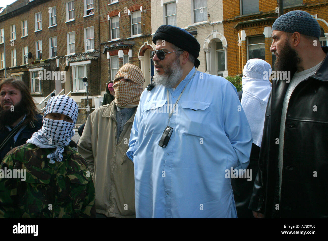 Muslimischer kleriker abu hamza -Fotos und -Bildmaterial in hoher ...