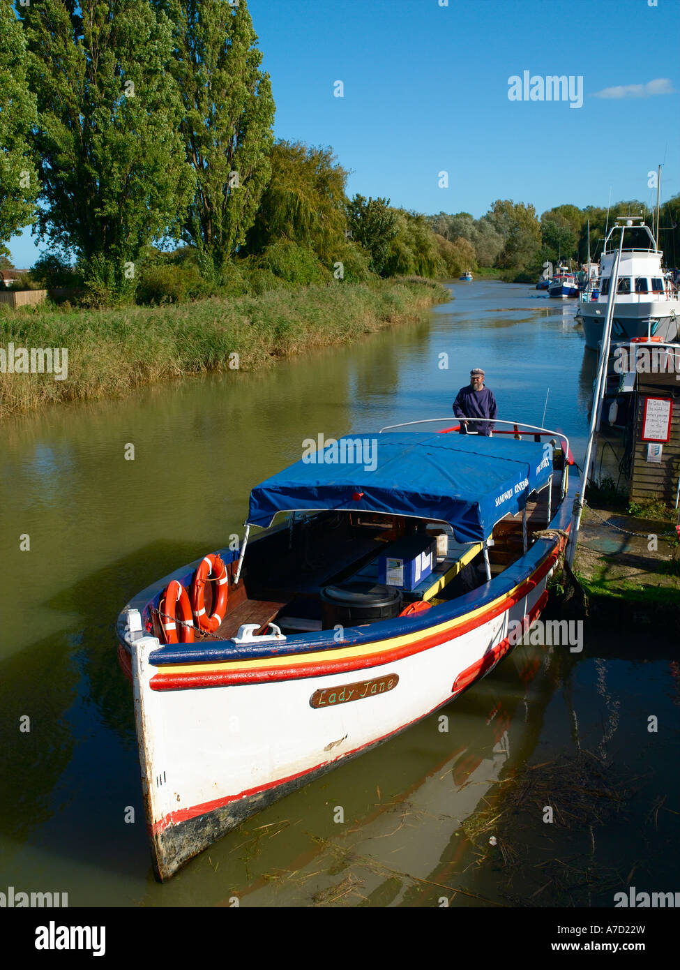 Sandwich flussbus -Fotos und -Bildmaterial in hoher Auflösung – Alamy