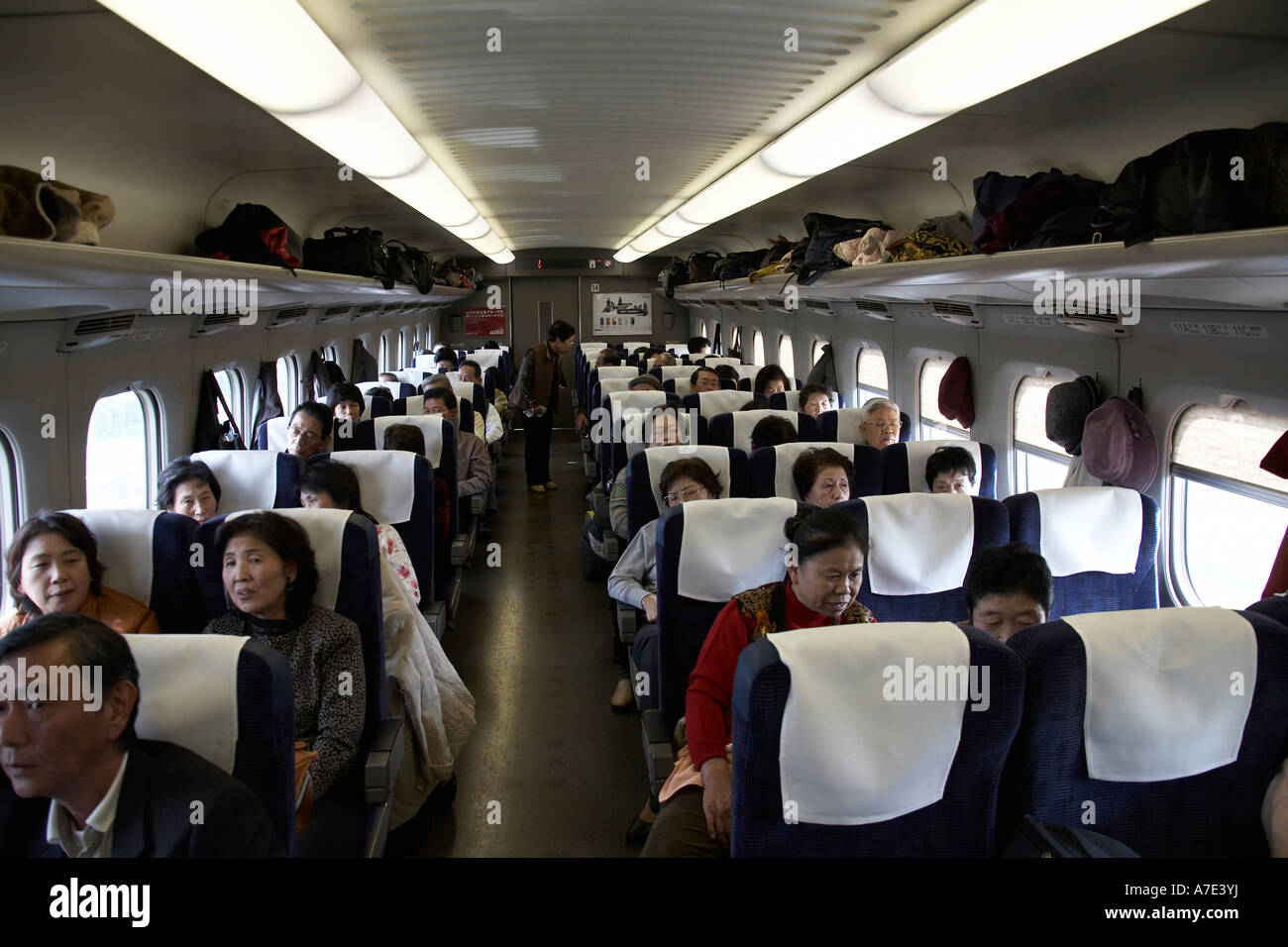 Japan Railways Shinkansen Super express Nozomi Bullet train Interieur ...