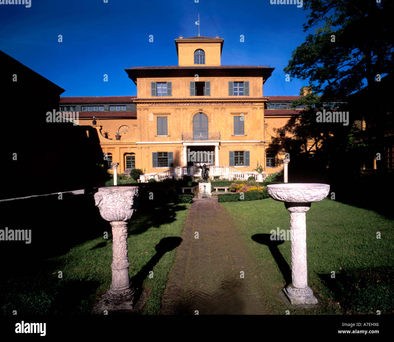 Platzieren sie lenbach -Fotos und -Bildmaterial in hoher Auflösung – Alamy