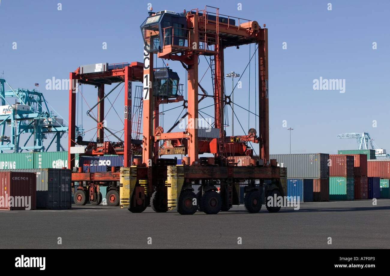 Straddle Carriers Stockfotos & Straddle Carriers Bilder - Alamy