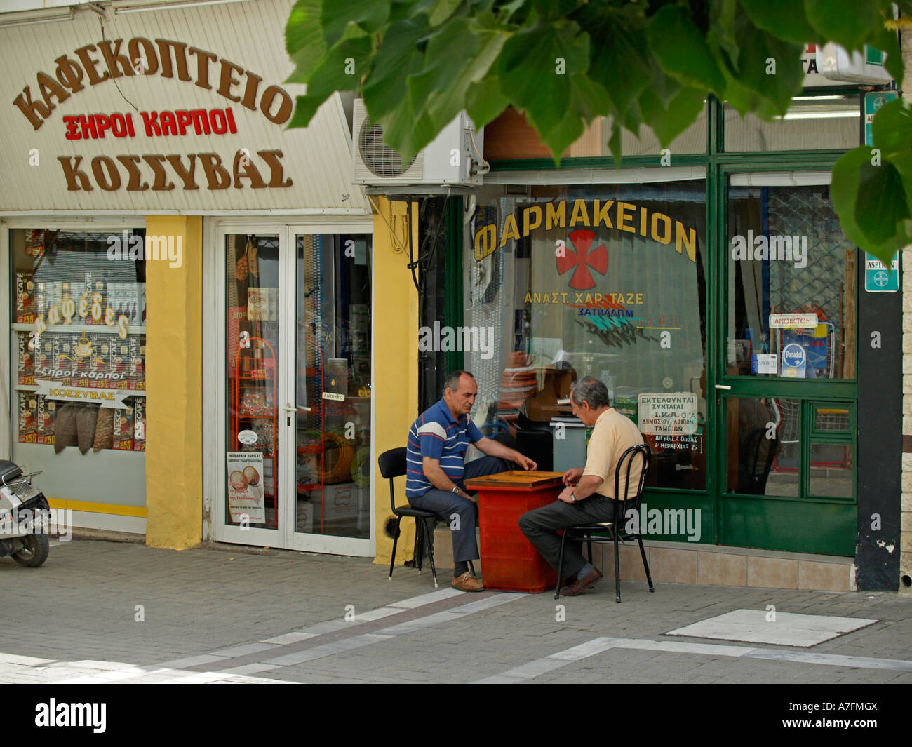 Tavli griechenland -Fotos und -Bildmaterial in hoher Auflösung – Alamy