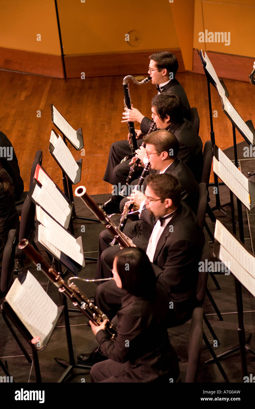 Horn orchestra -Fotos und -Bildmaterial in hoher Auflösung – Alamy