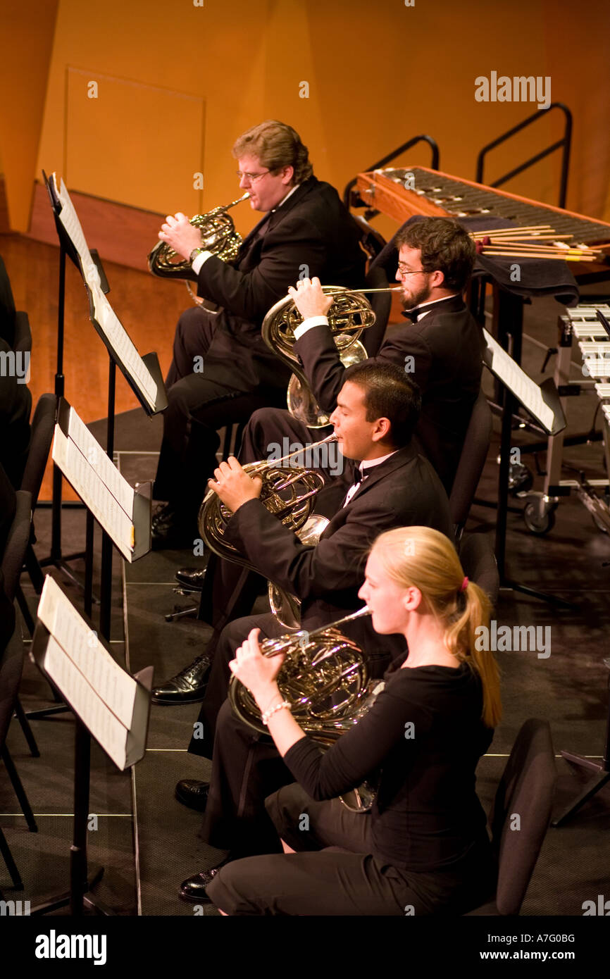 Horn orchestra -Fotos und -Bildmaterial in hoher Auflösung – Alamy