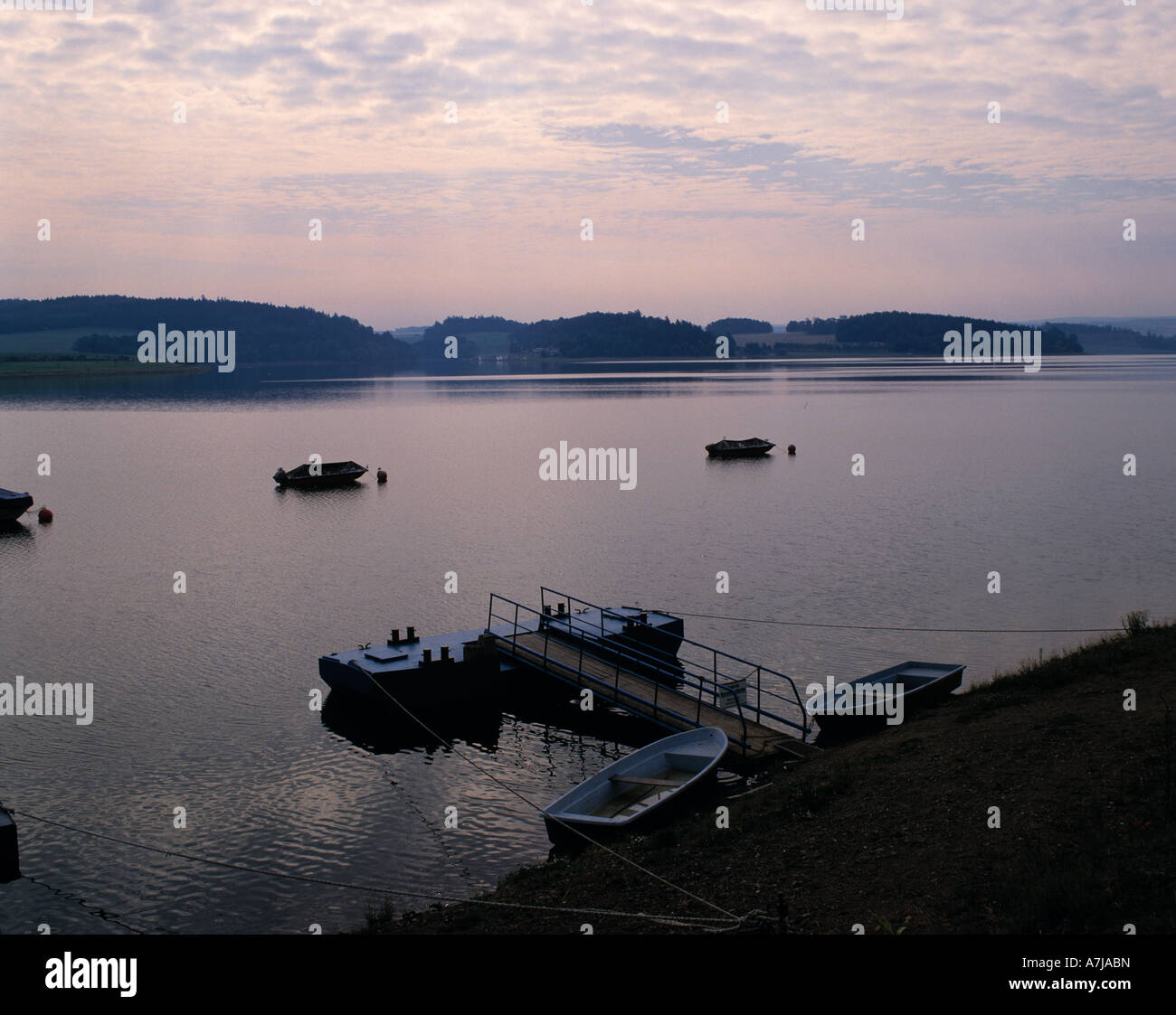 Talsperre Poehl, Stausee, Anlegesteg, Anlegeplatz, Ruderboote am ...