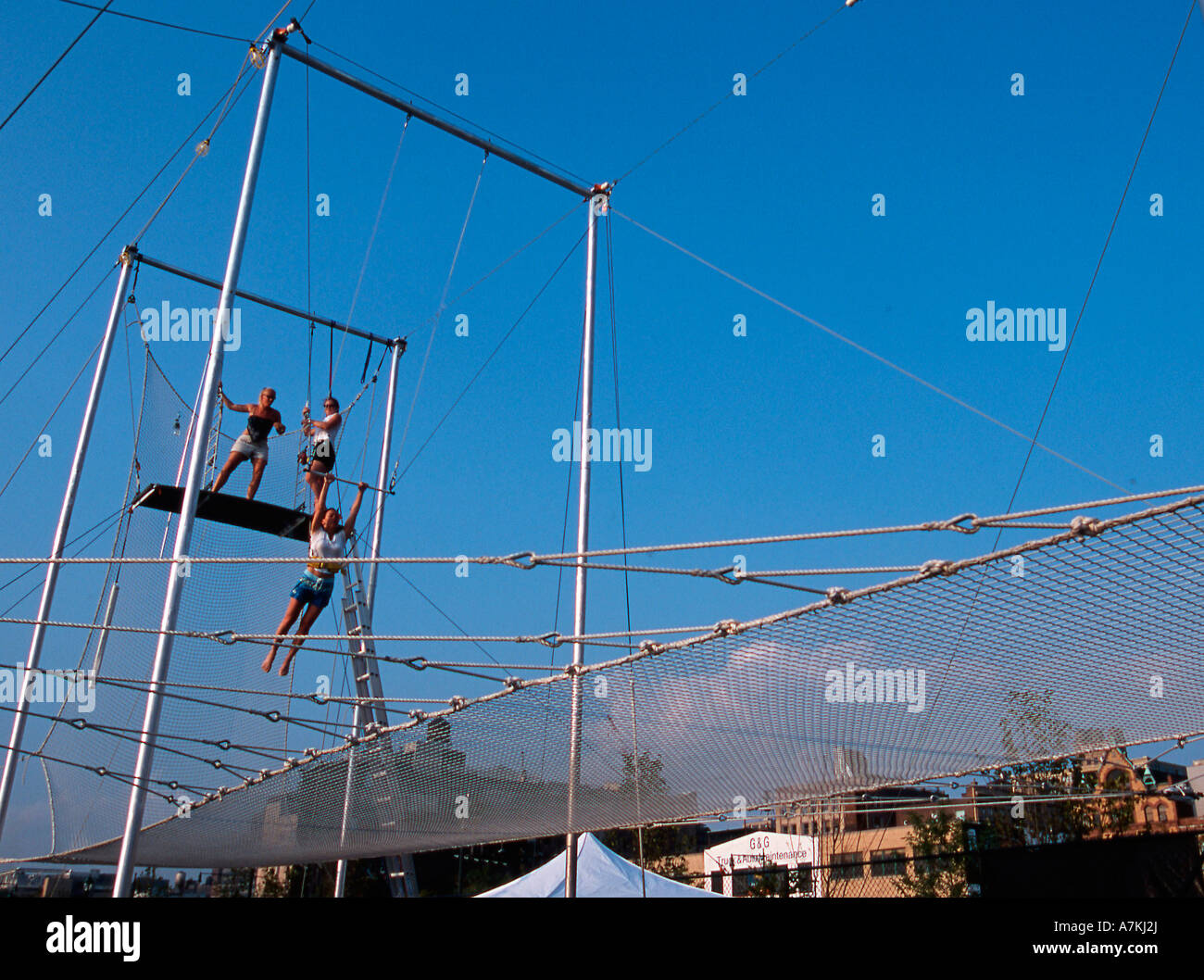 Schwingendes trapez -Fotos und -Bildmaterial in hoher Auflösung – Alamy