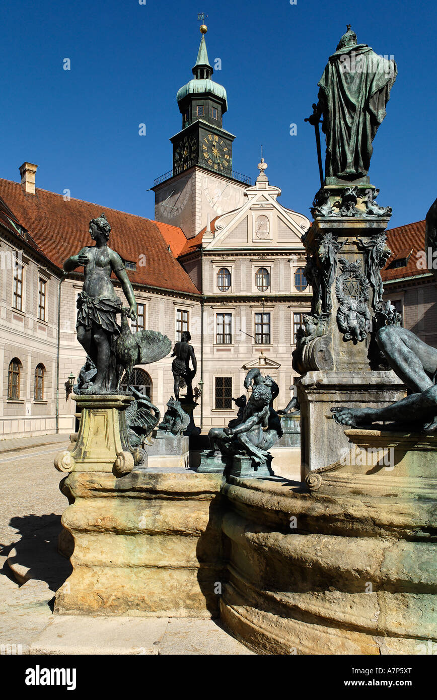 Brunnenhof in der Residenz München Bayern Deutschland Brunnenhof in der Residenz München Bayern ...