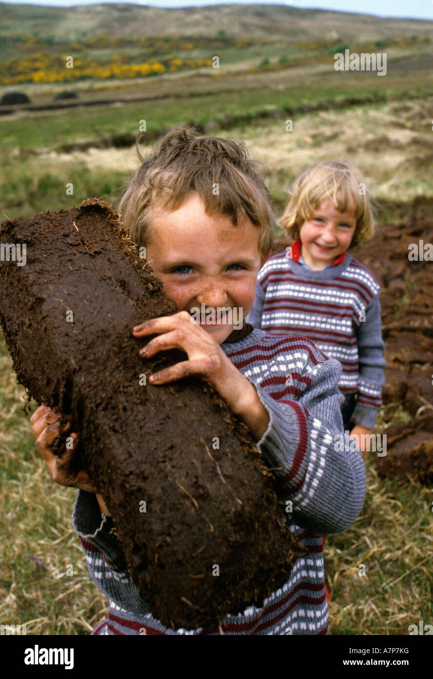 Torf graben -Fotos und -Bildmaterial in hoher Auflösung – Alamy