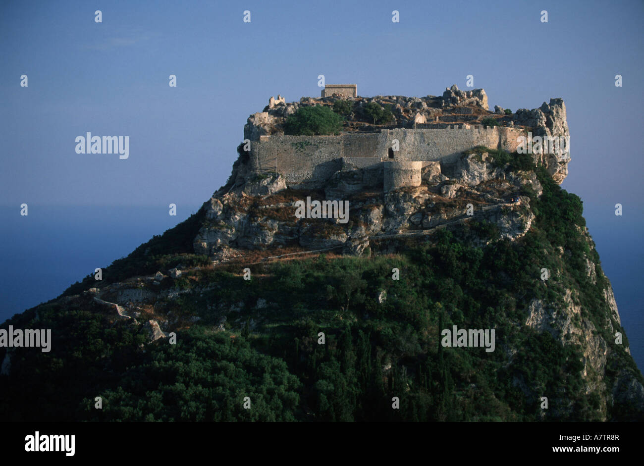 Alte Ruine der Burg am Hügel, Angelokastro, Corfu, Ionische Inseln ...
