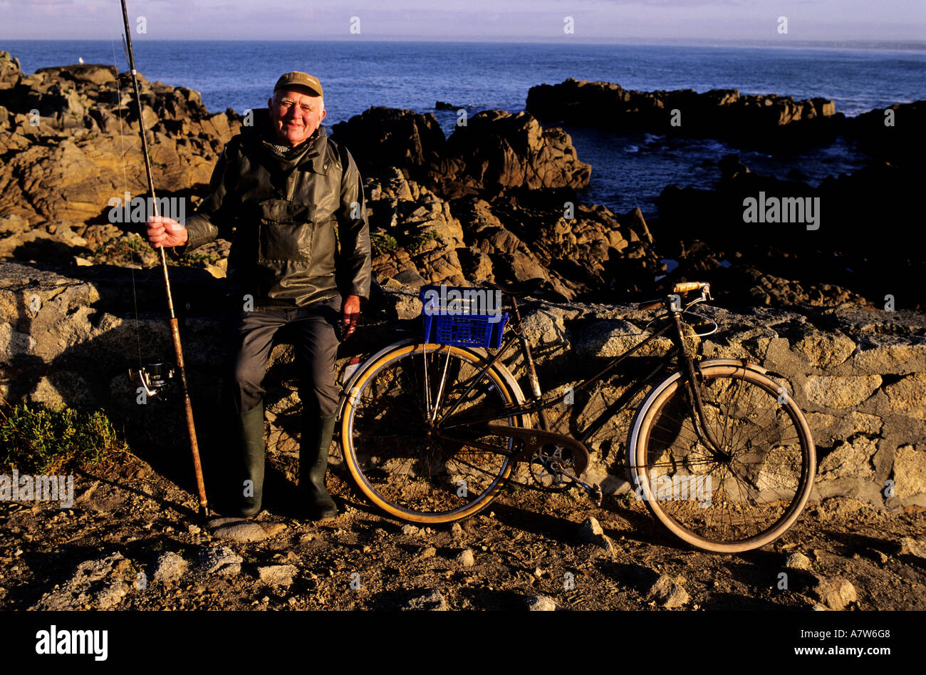 Frankreich, Finistere, Cornouaille Bereich, Stephane Macel Angler der ...