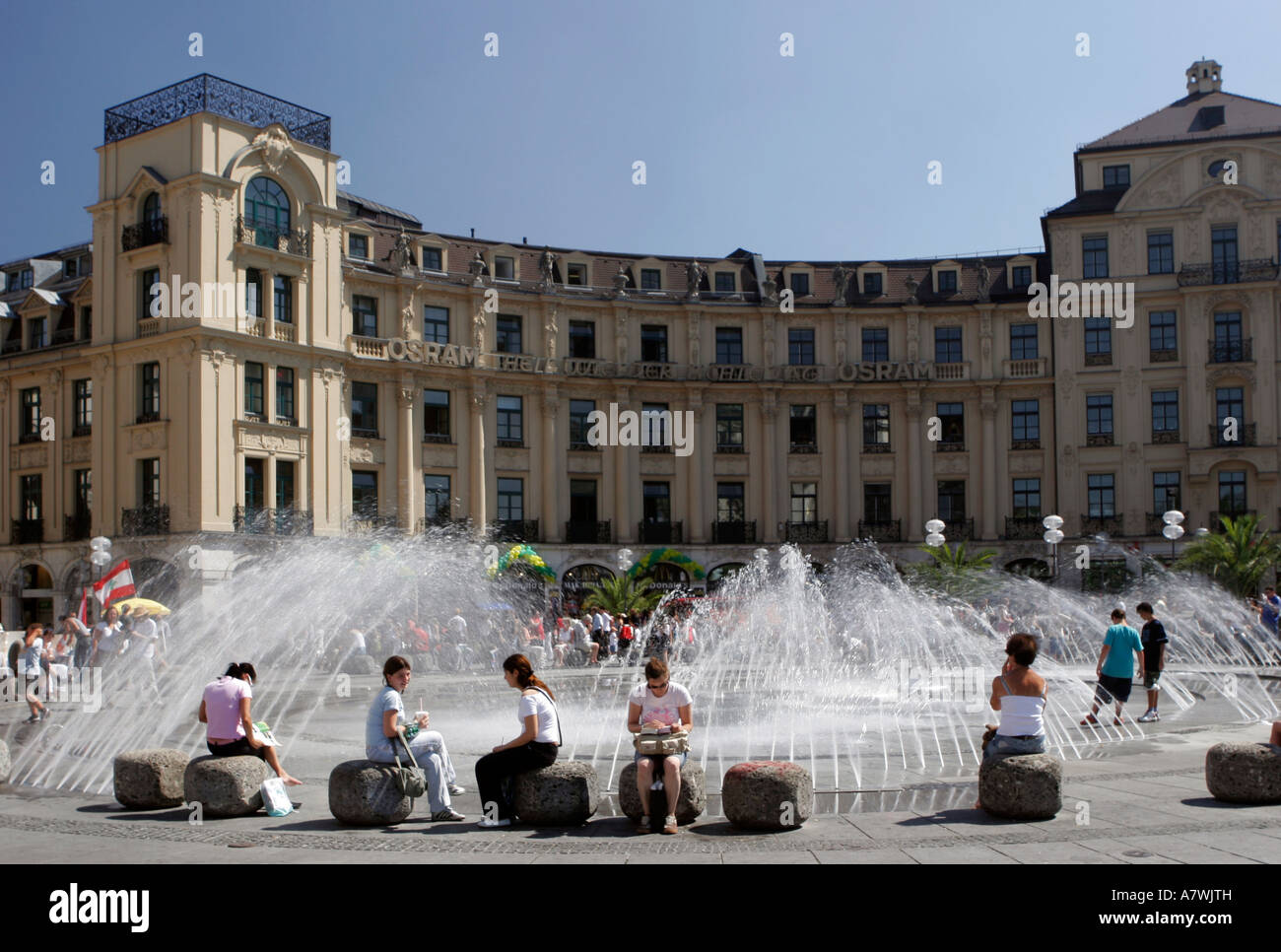 Deutschland Muenchen München Karlsplatz Stachus Stockfotos und -bilder ...