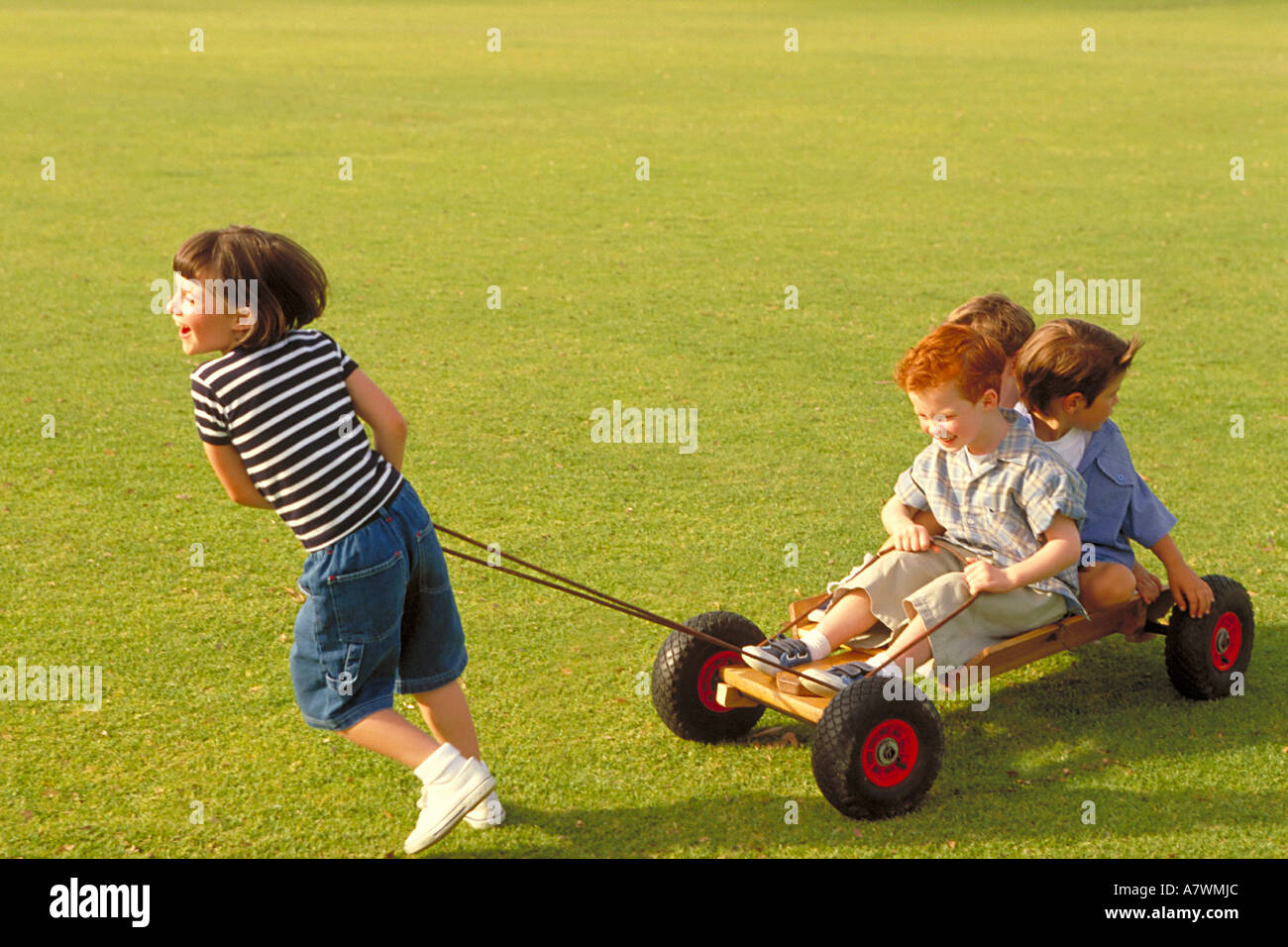 Kinder go kart -Fotos und -Bildmaterial in hoher Auflösung – Alamy