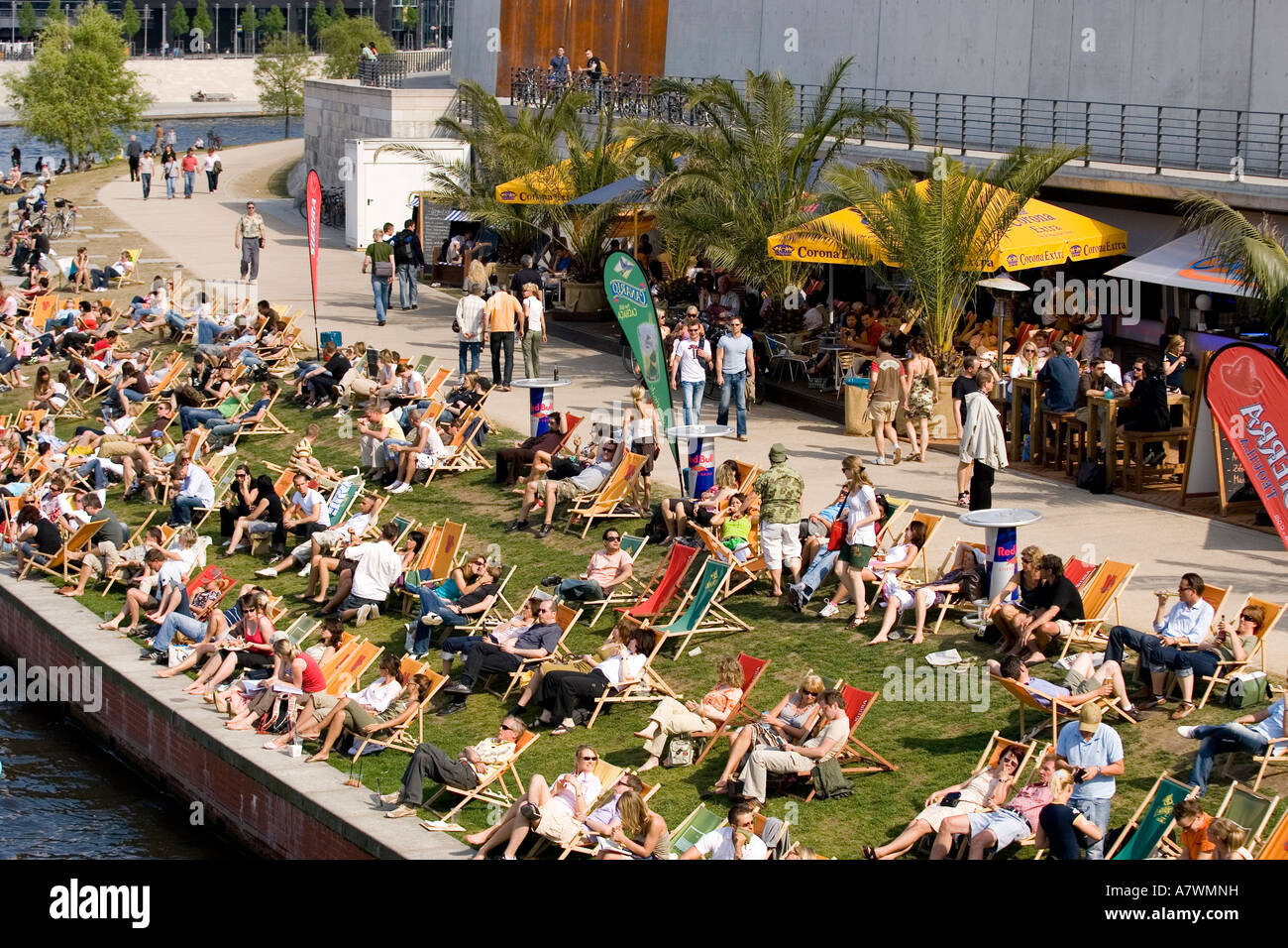 Berlin strand bar -Fotos und -Bildmaterial in hoher Auflösung – Alamy