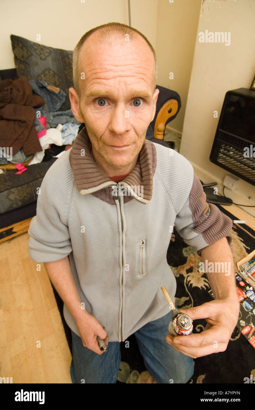 Smoking crack cocaine -Fotos und -Bildmaterial in hoher Auflösung – Alamy