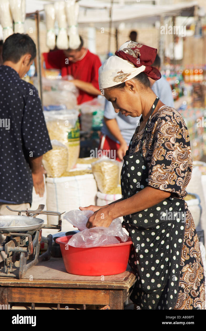 Cis frau -Fotos und -Bildmaterial in hoher Auflösung – Alamy