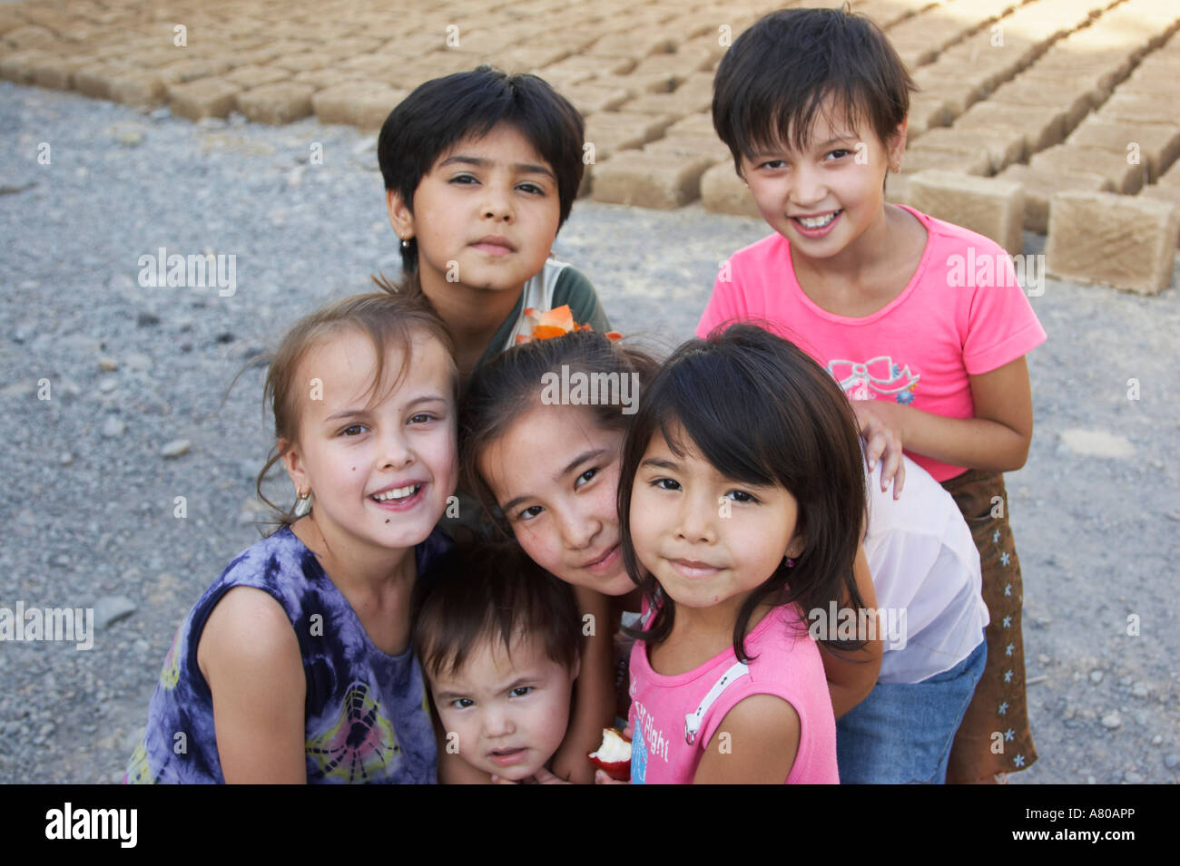 Uzbek child smiling -Fotos und -Bildmaterial in hoher Auflösung – Alamy