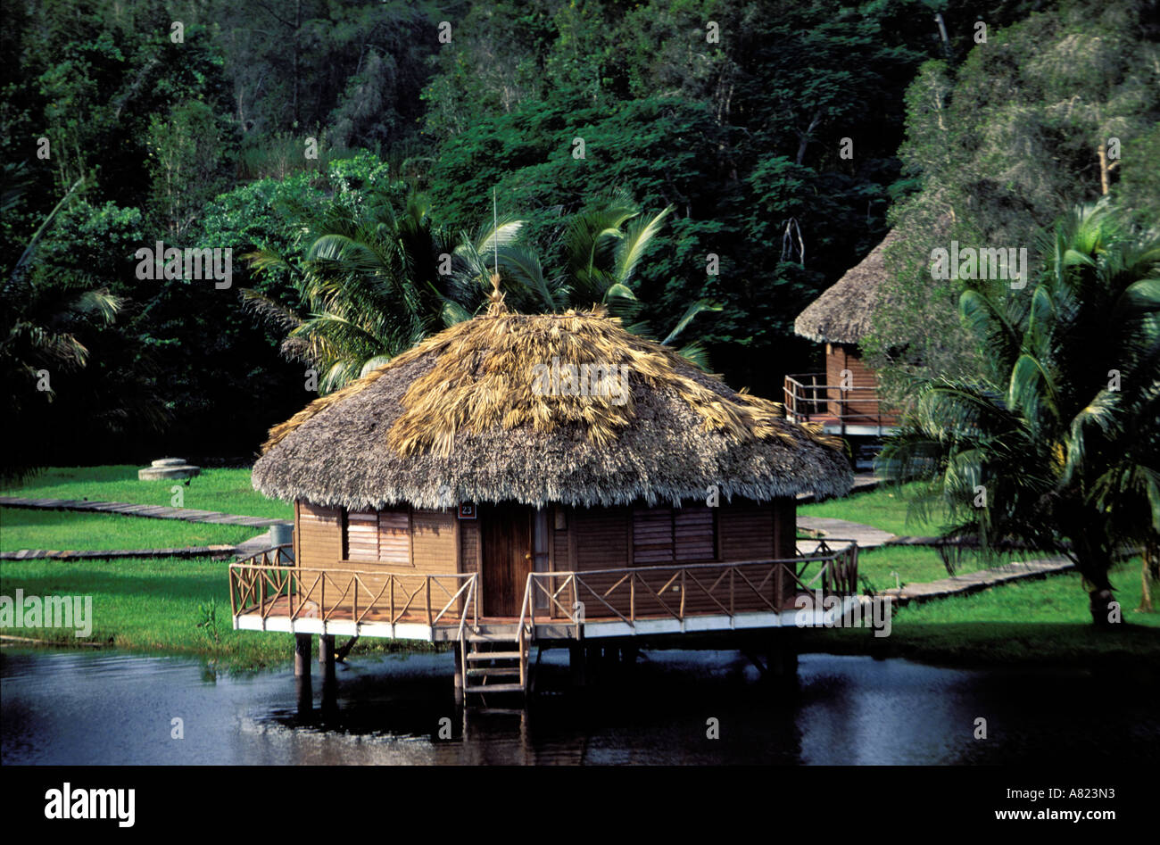 Kuba, Guama, halbe Overwater Bungalow in "Laguna Del Tresoroî ...