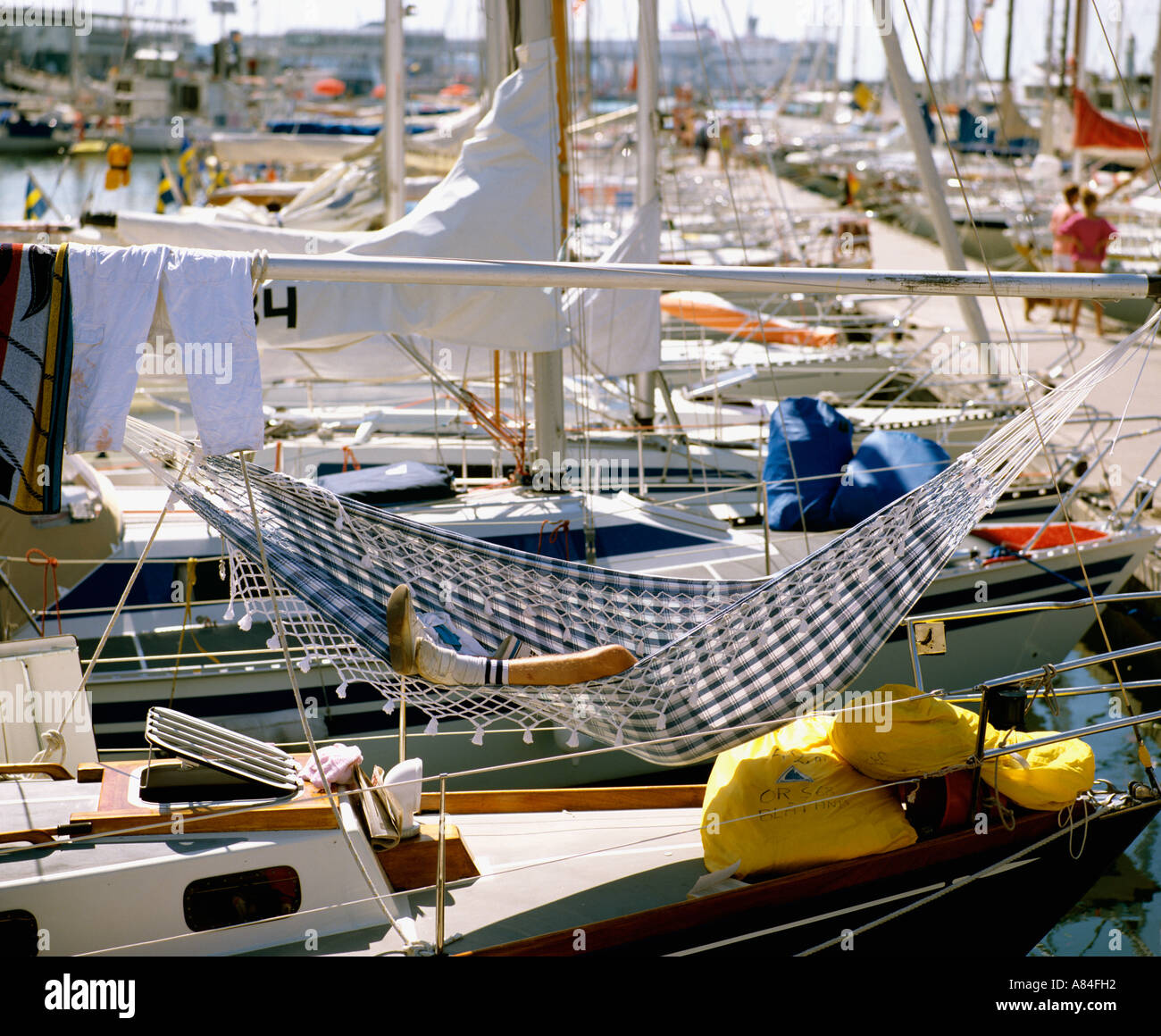 Auf einem segelboot -Fotos und -Bildmaterial in hoher Auflösung – Alamy