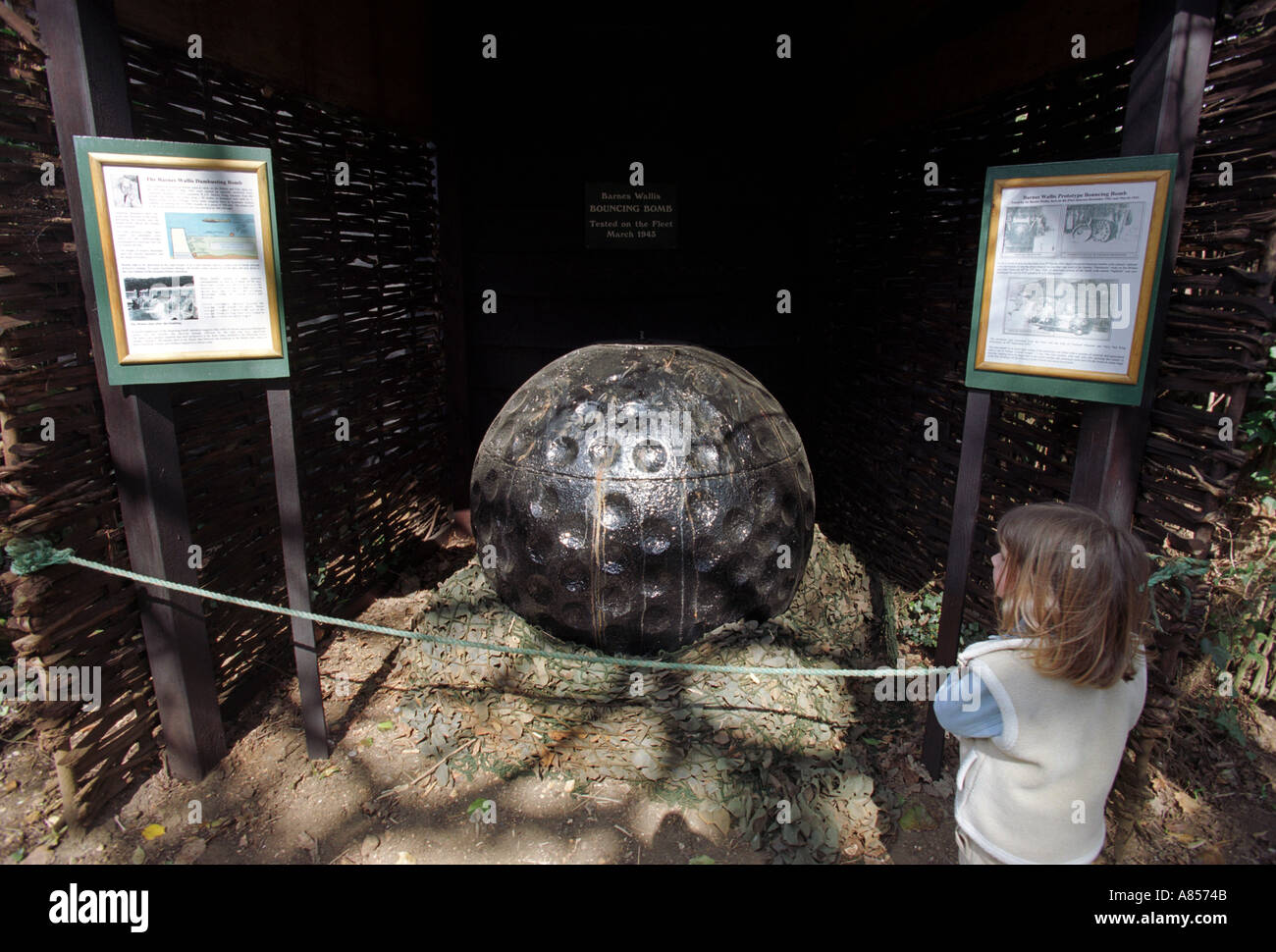 Bouncing bomb -Fotos und -Bildmaterial in hoher Auflösung – Alamy