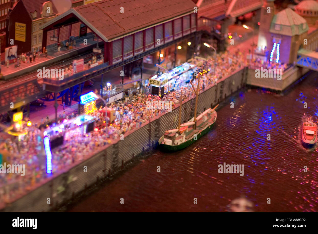 Miniatur wunderland hamburg besucher -Fotos und -Bildmaterial in hoher ...