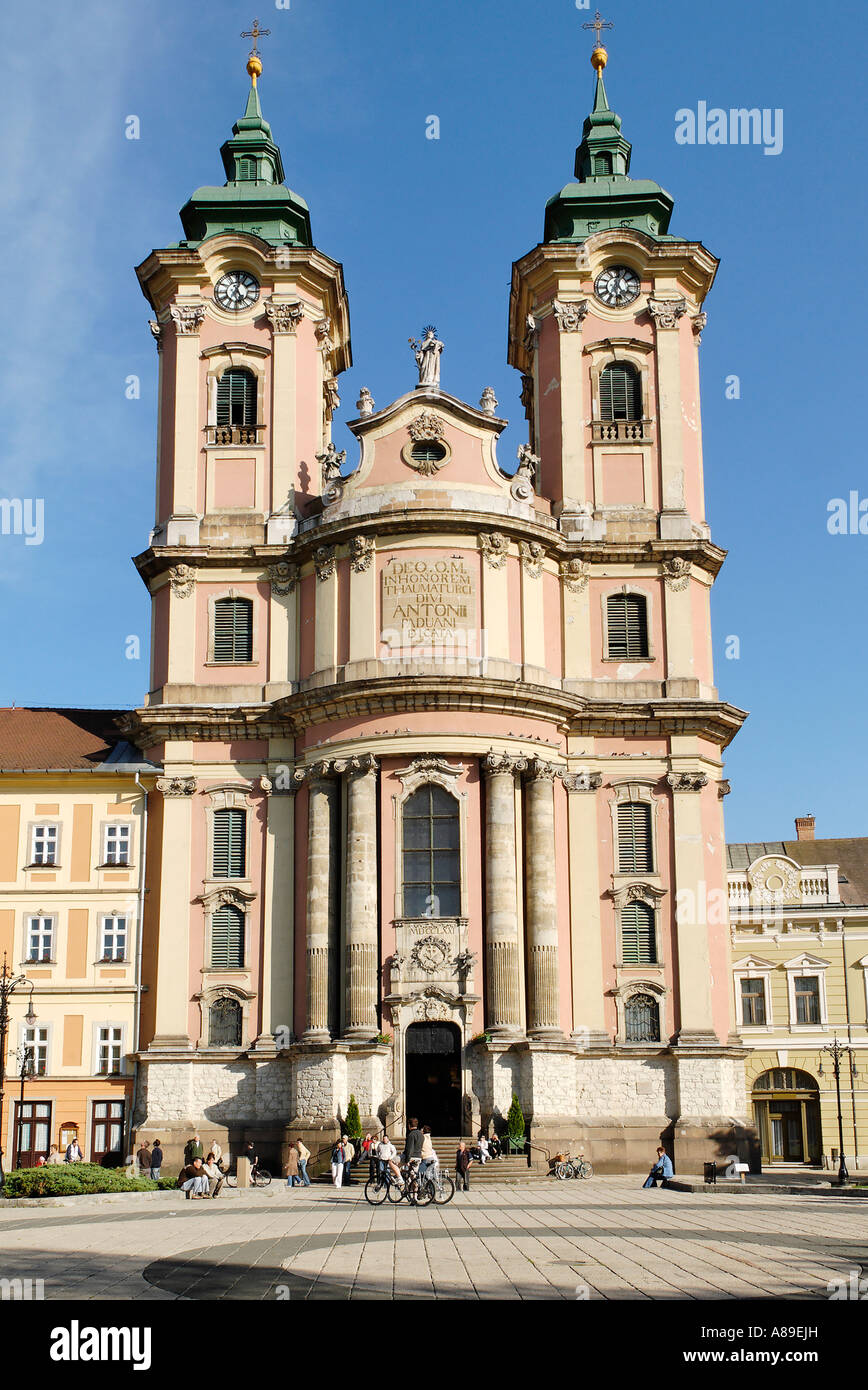 Barockkirche der klösterlichen Franziskaner, DerPlatz von Eger, Ungarn ...