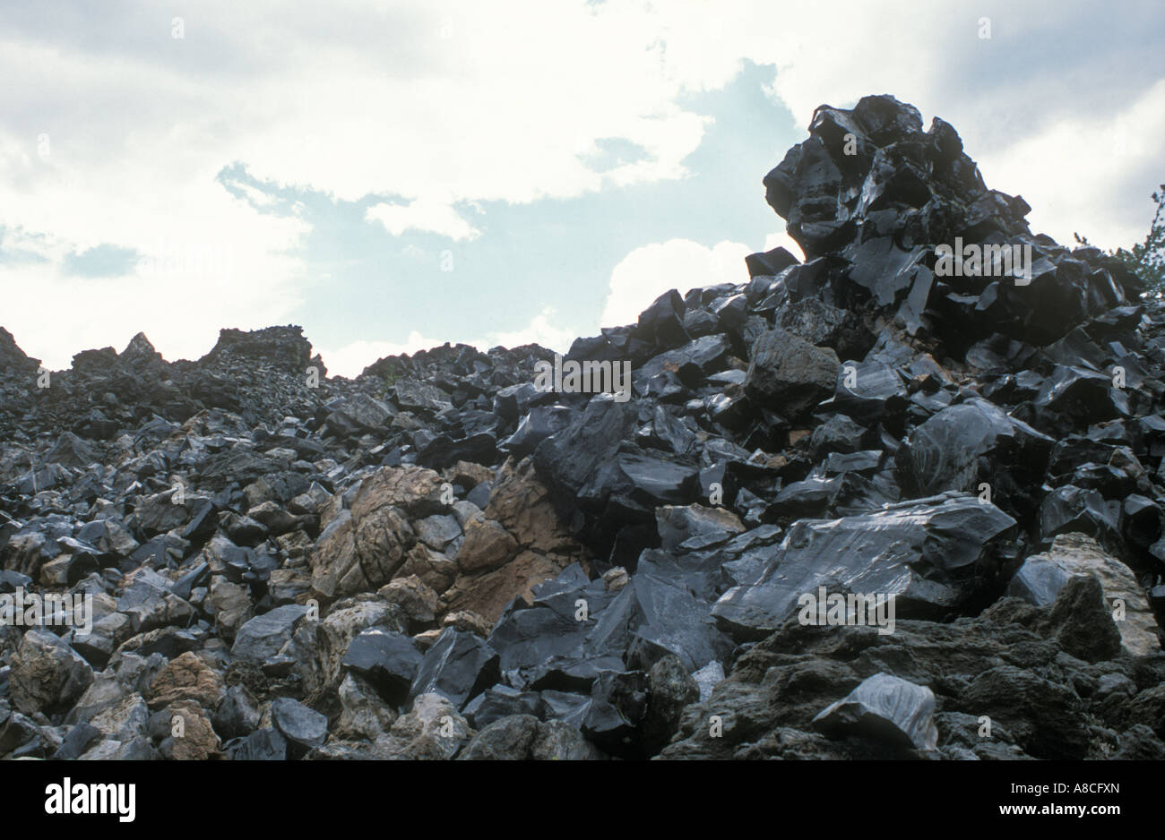 Igneous rock obsidian -Fotos und -Bildmaterial in hoher Auflösung – Alamy