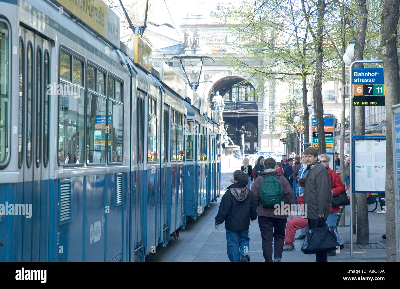 Hauptbahnhof Bahnhof in Zürich Schweiz Stockfotografie - Alamy