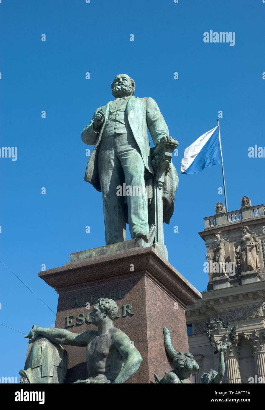 Alfred Escher-Statue vor Hauptbahnhof Bahnhof im Zentrum von Zürich die ...