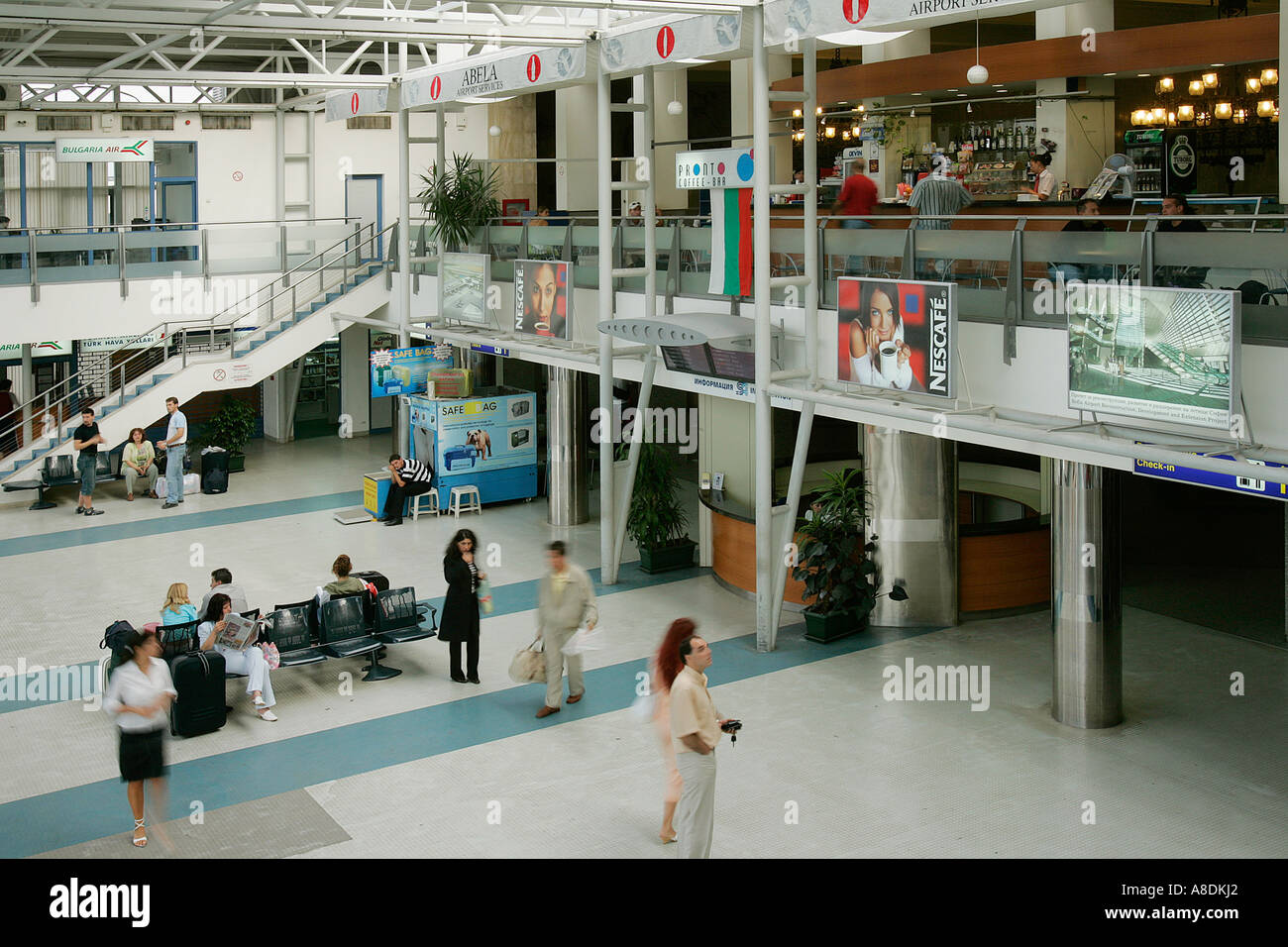 Sofia airport terminal building -Fotos und -Bildmaterial in hoher ...