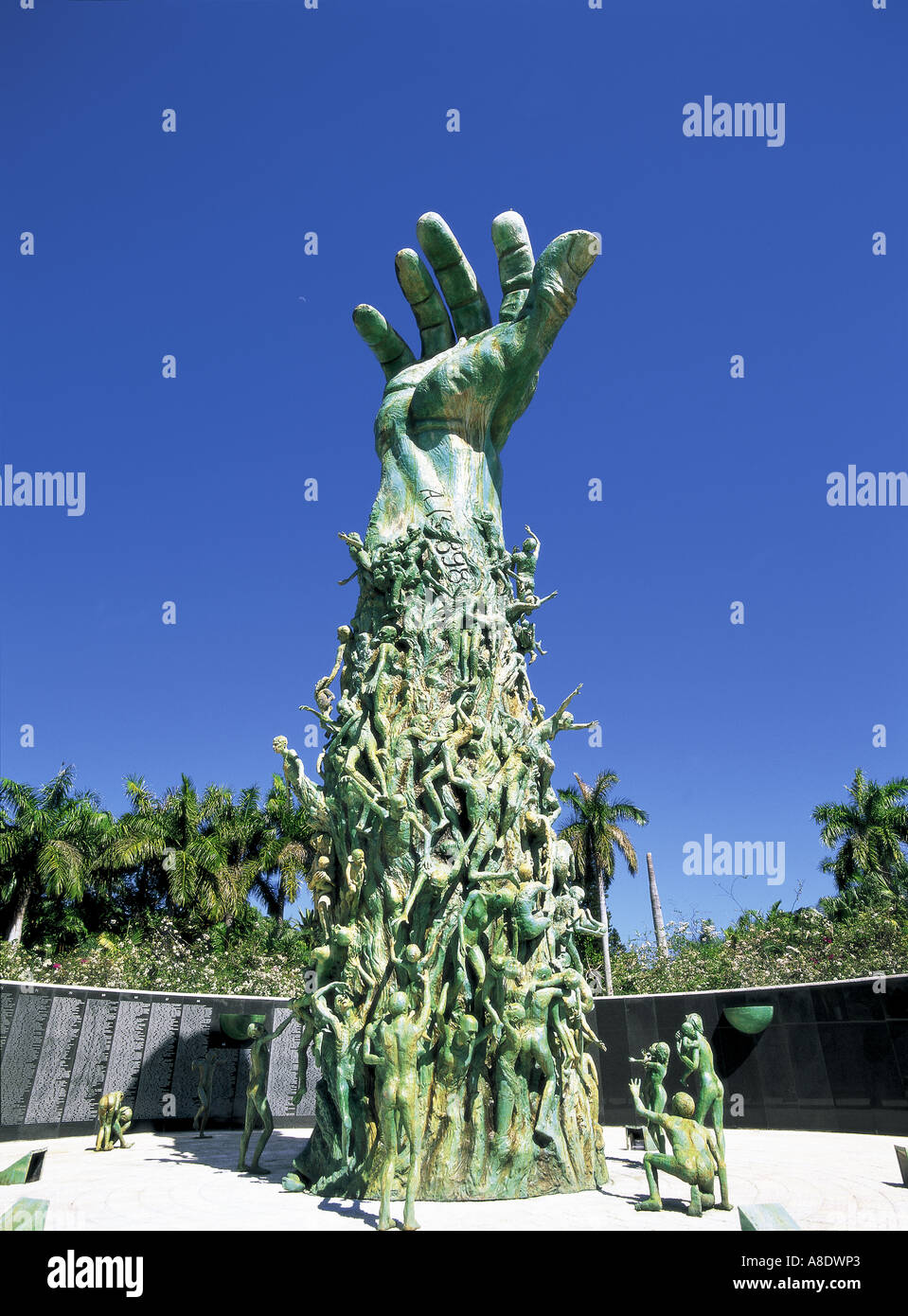 Holocaust memorial miami beach sculpture -Fotos und -Bildmaterial in ...