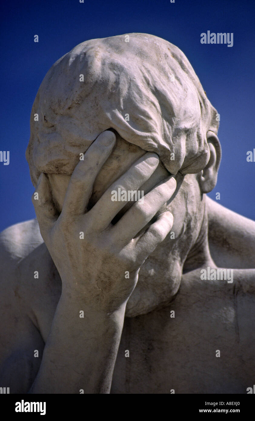 Statue von kain und abel -Fotos und -Bildmaterial in hoher Auflösung ...