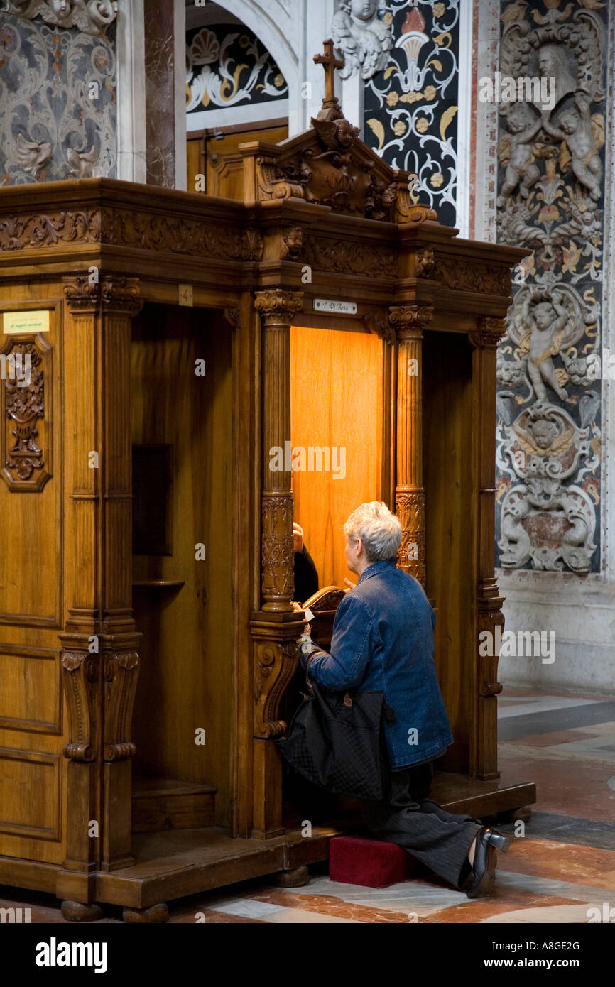 Katholischer beichtstuhl -Fotos und -Bildmaterial in hoher Auflösung ...