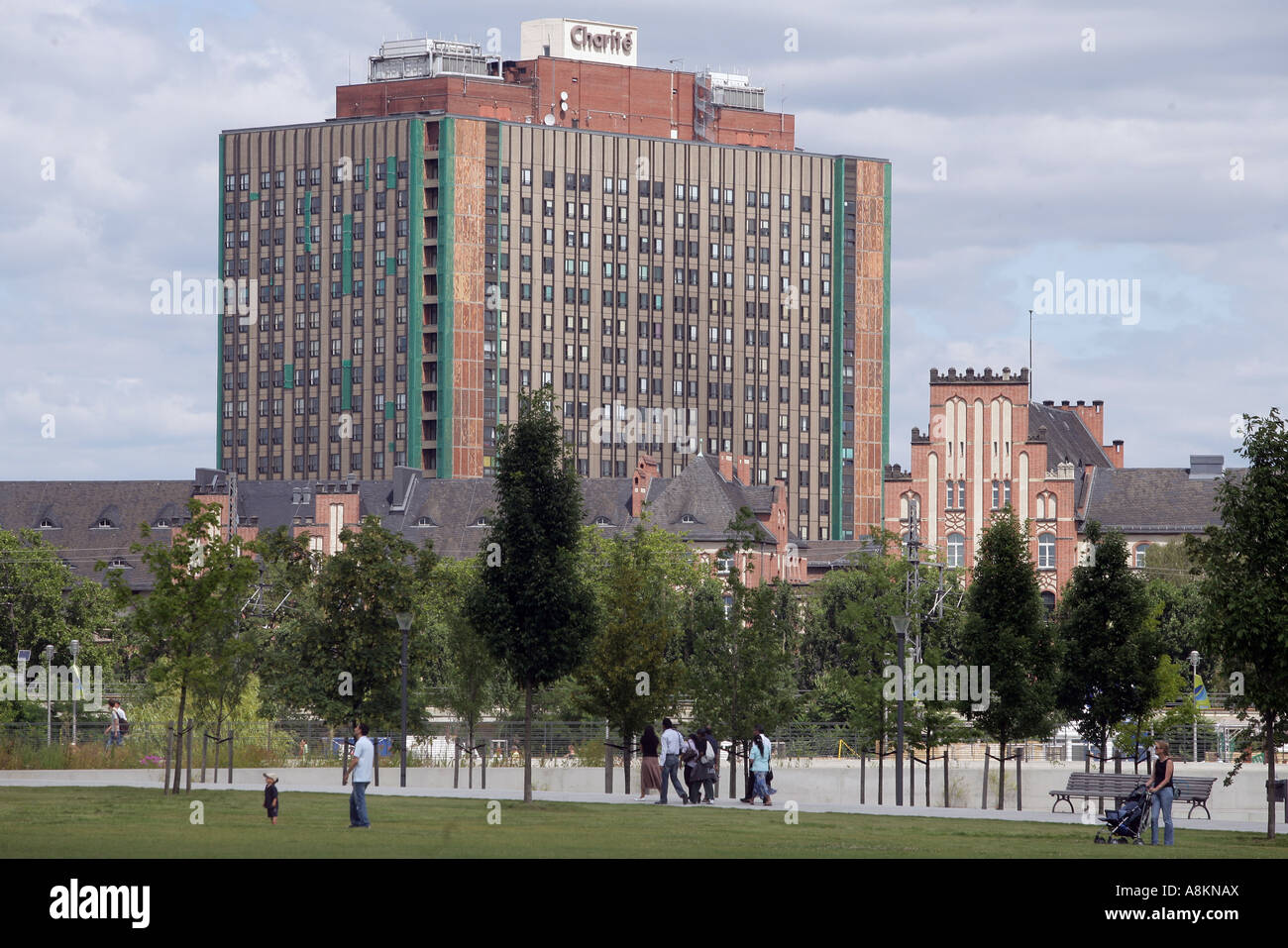 Charite hospital in berlin -Fotos und -Bildmaterial in hoher Auflösung ...