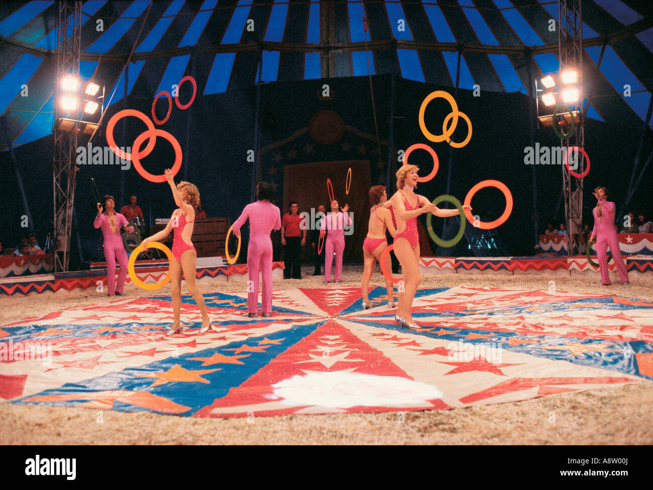 Circus show -Fotos und -Bildmaterial in hoher Auflösung – Alamy