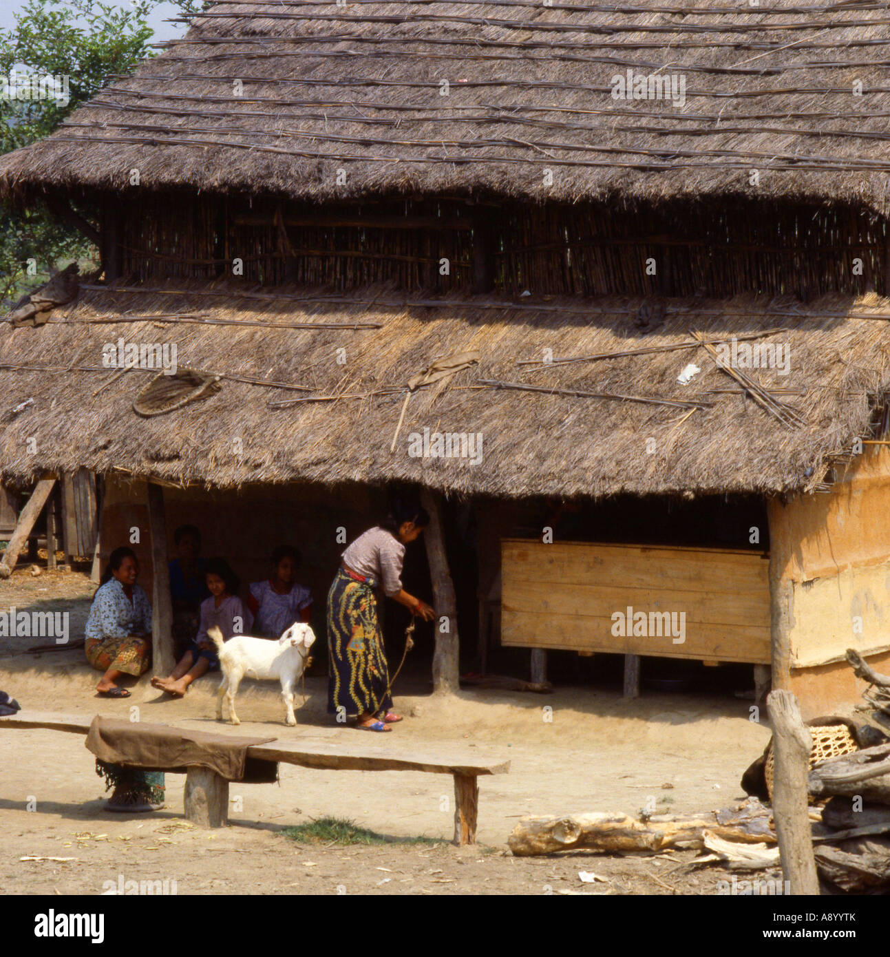 Nepalesische dorfbewohner -Fotos und -Bildmaterial in hoher Auflösung ...