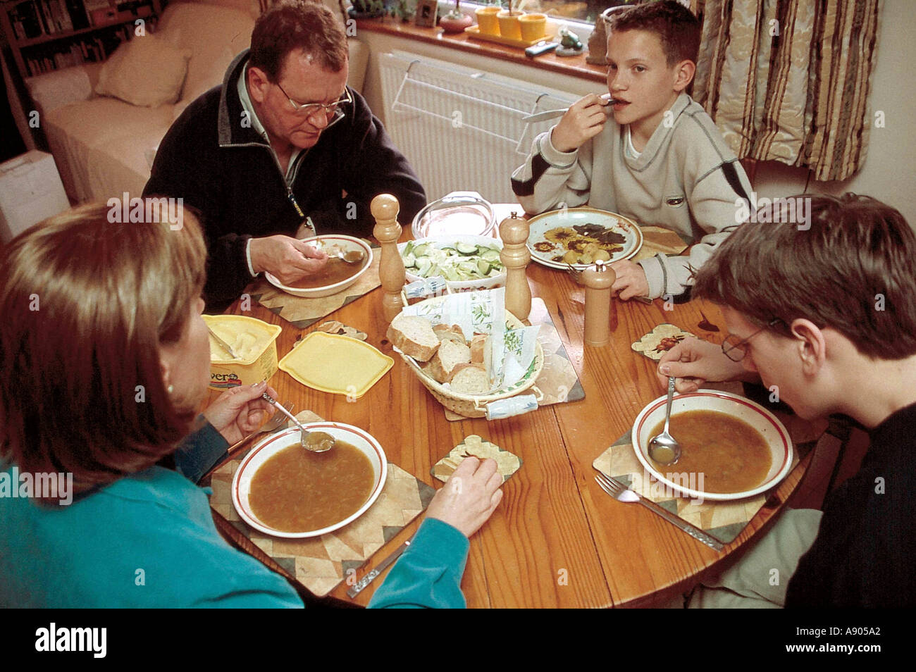 Abendbrot zeit -Fotos und -Bildmaterial in hoher Auflösung – Alamy