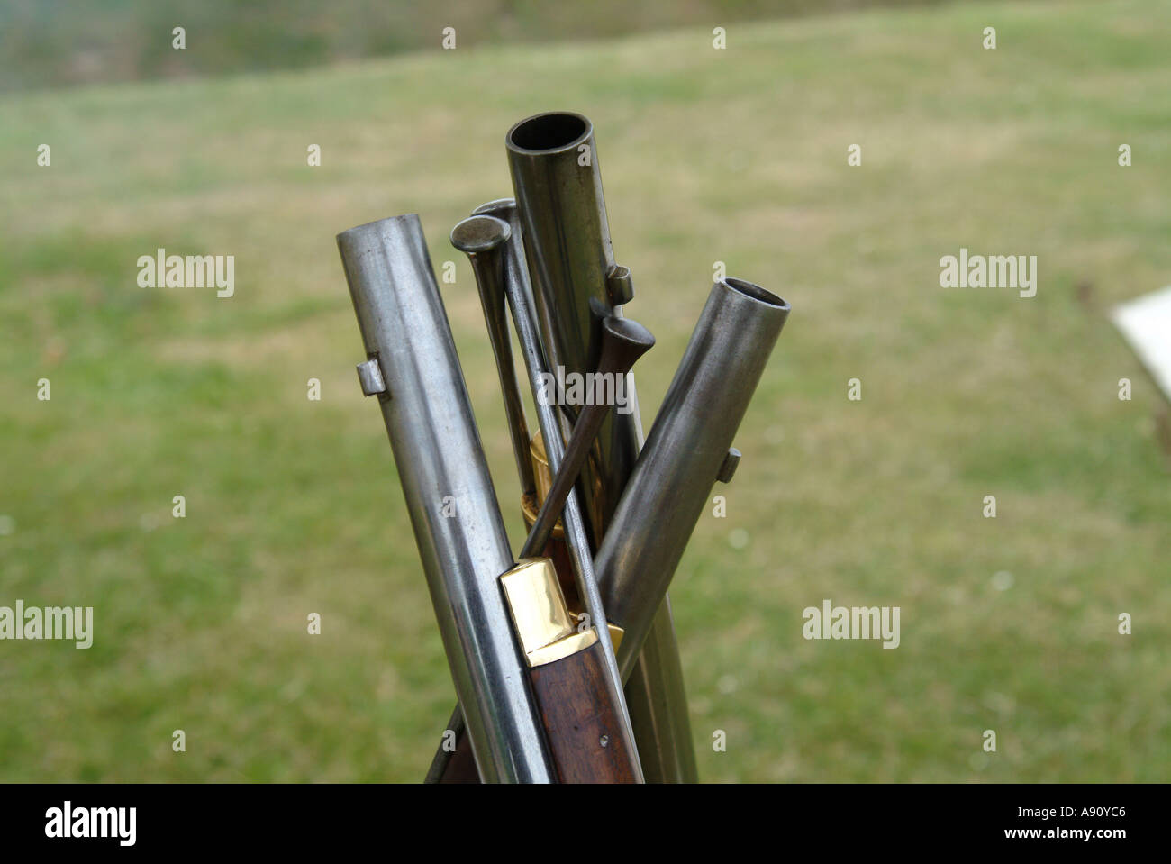 Gun barrels -Fotos und -Bildmaterial in hoher Auflösung – Alamy
