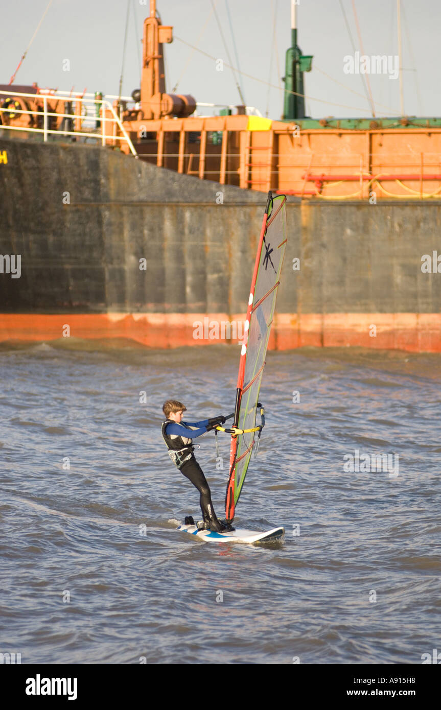 Windsurfen in kent -Fotos und -Bildmaterial in hoher Auflösung – Alamy