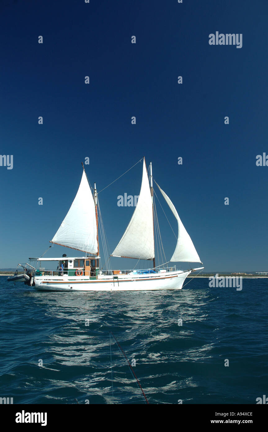 Two masted square rigged sailing ship -Fotos und -Bildmaterial in hoher ...