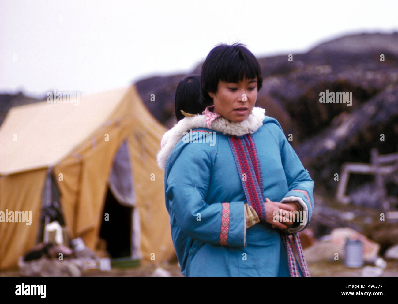 Inuit woman baby -Fotos und -Bildmaterial in hoher Auflösung – Alamy