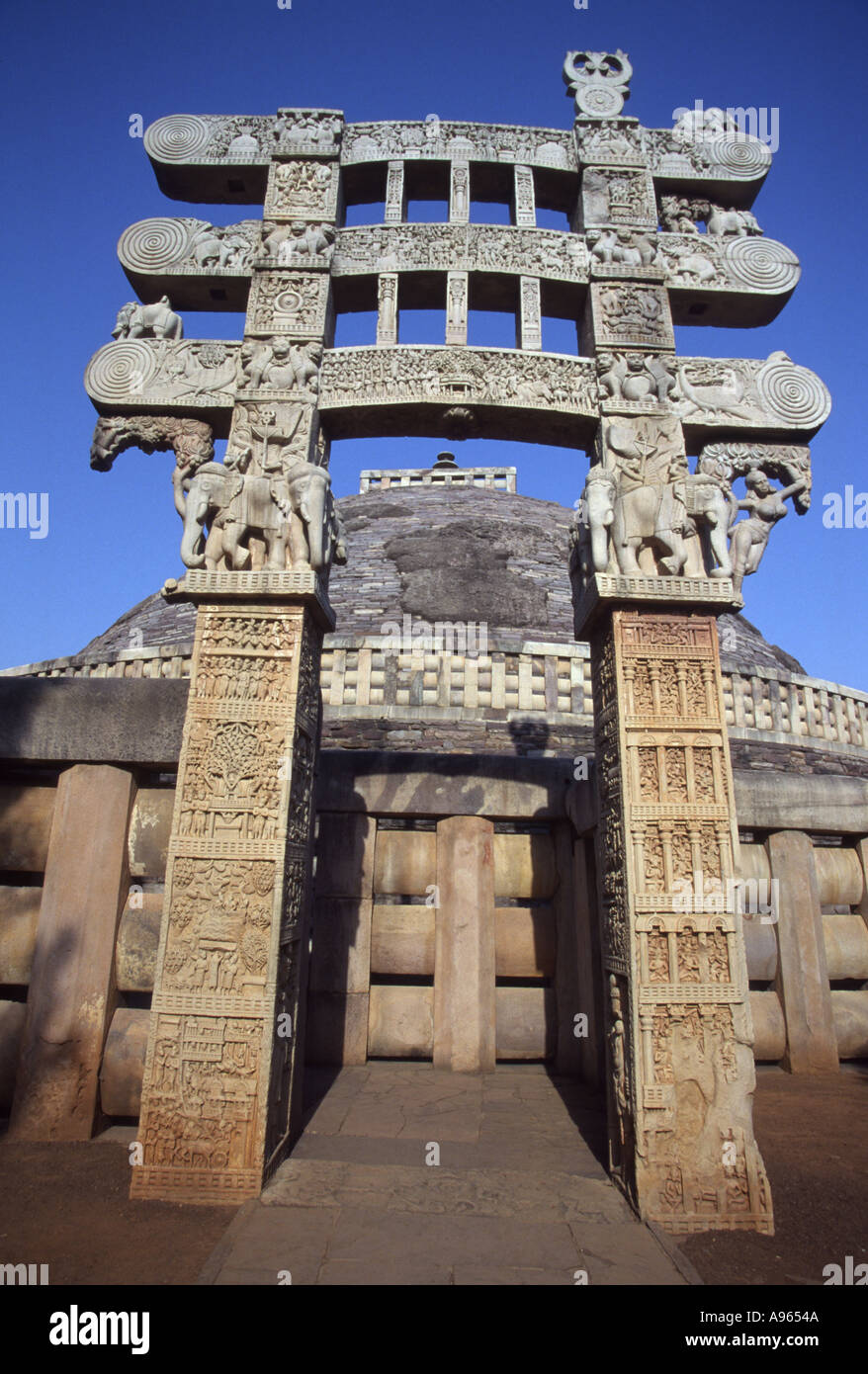 Toran ist der eingang oder das tor zum stupa -Fotos und -Bildmaterial ...